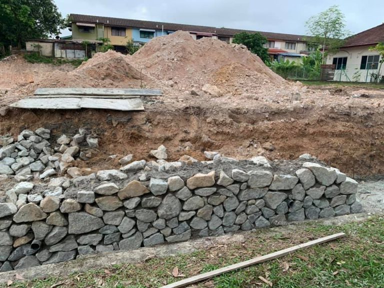 Rubble Wall vs. Stone Pitching vs. Ashlar: Understanding Stone Walls in ...