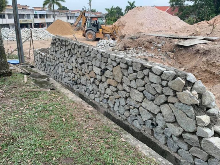 Rubble Wall vs. Stone Pitching vs. Ashlar: Understanding Stone Walls in ...